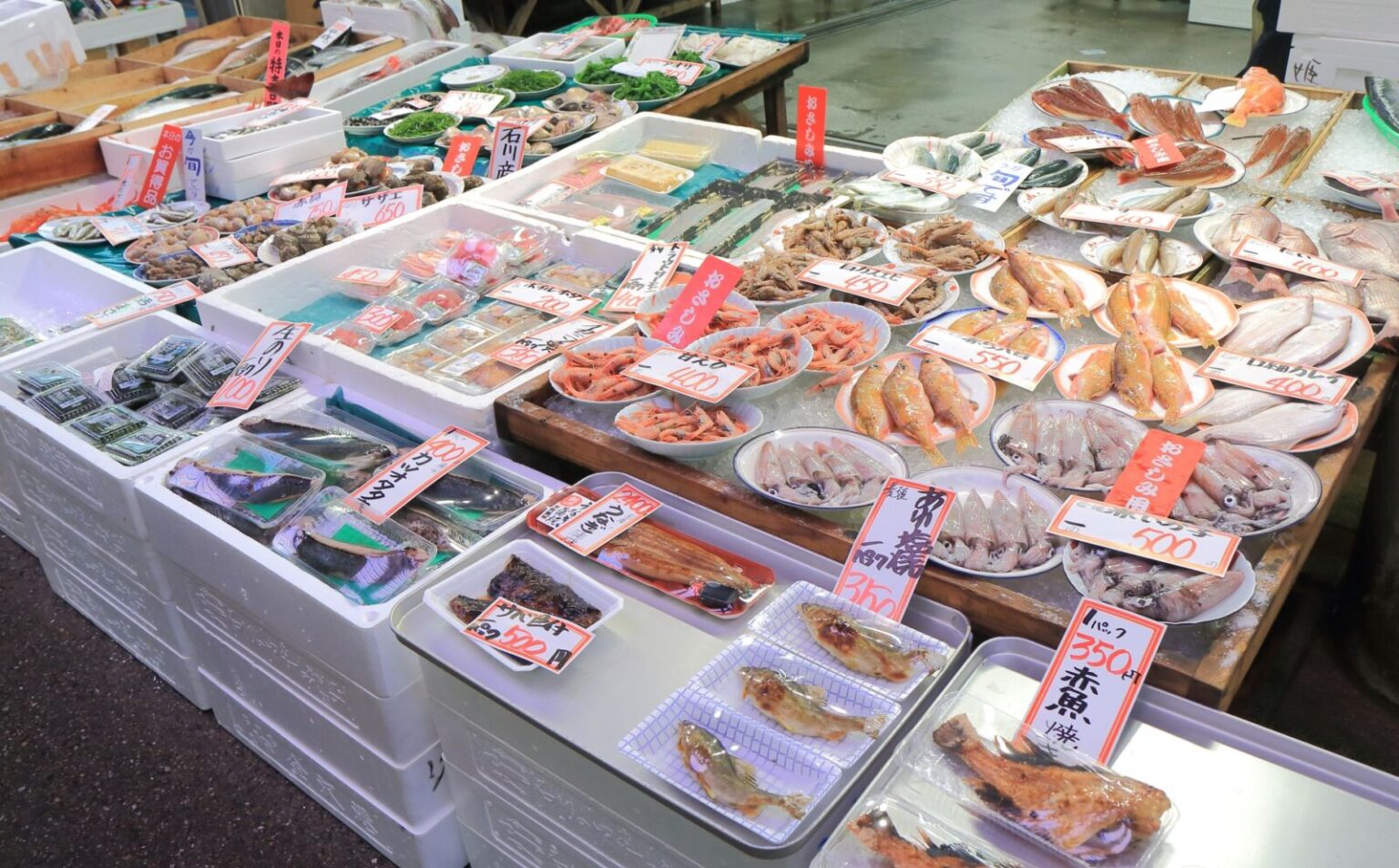 Omicho Fish Market - Snow Monkey Resorts