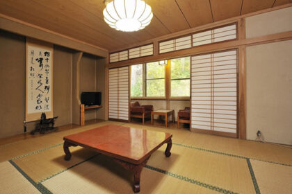 Stay in a Shukubo (Temple Lodging) in Koyasan - Snow Monkey Resorts