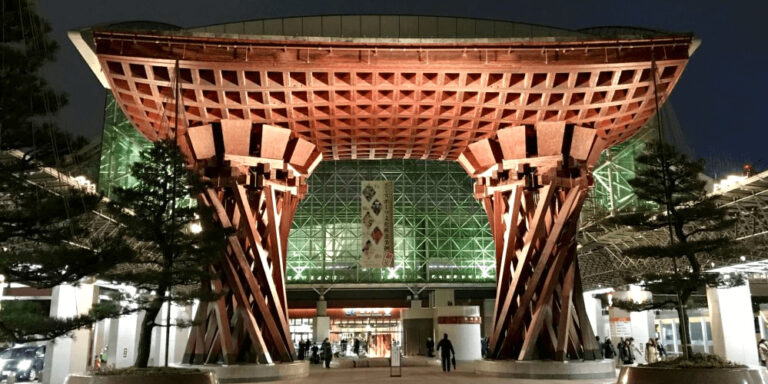 Limited Express Thunderbird (Osaka-Kyoto-Tsuruga) - SNOW MONKEY RESORTS
