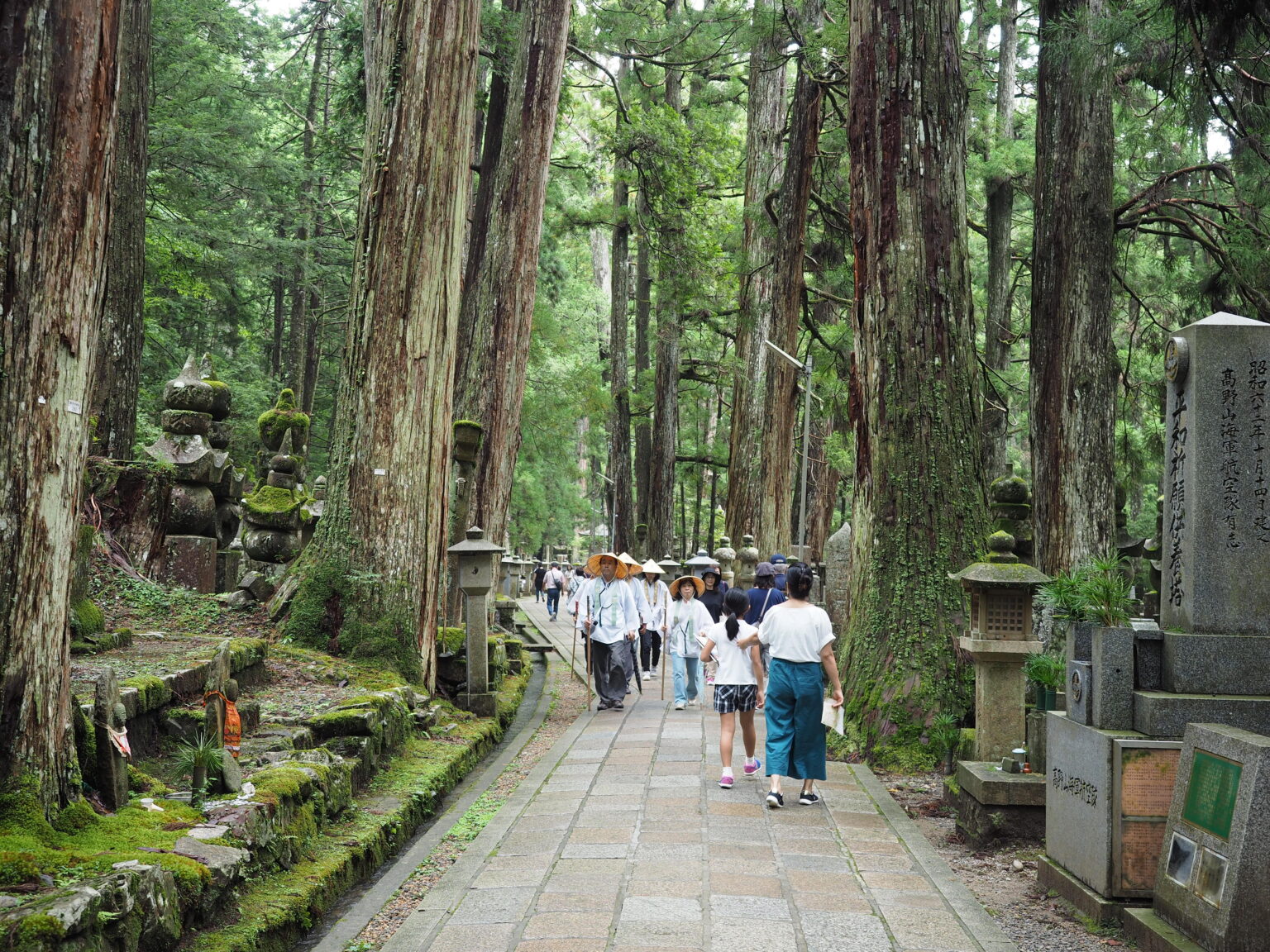 Okunoin Temple - SNOW MONKEY RESORTS