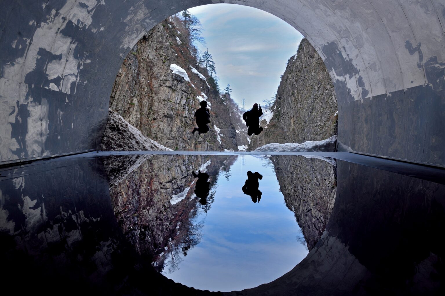 Kiyotsu Gorge inc. Tunnel of Light - SNOW MONKEY RESORTS