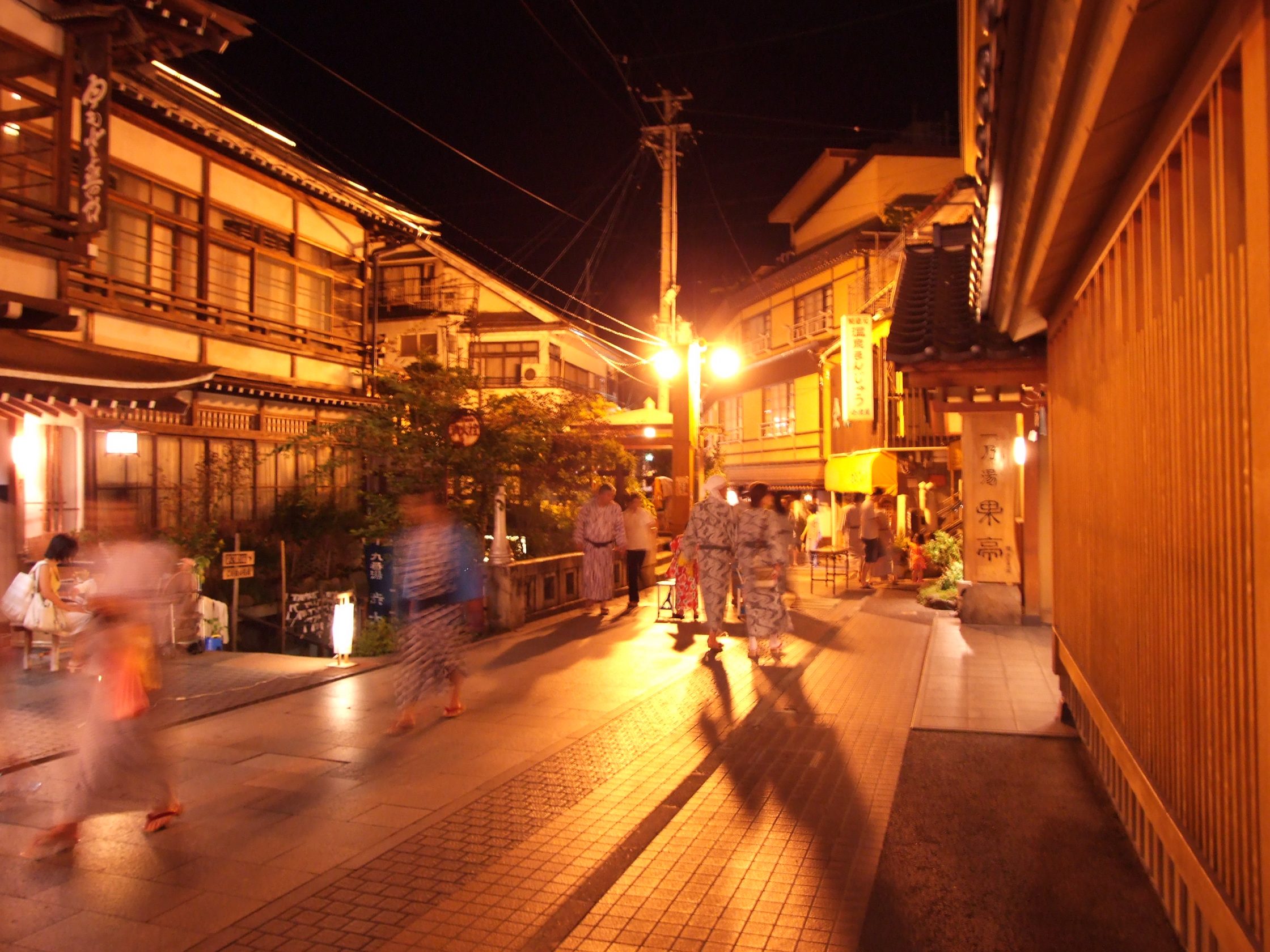 Explore Shibu Onsen - SNOW MONKEY RESORTS