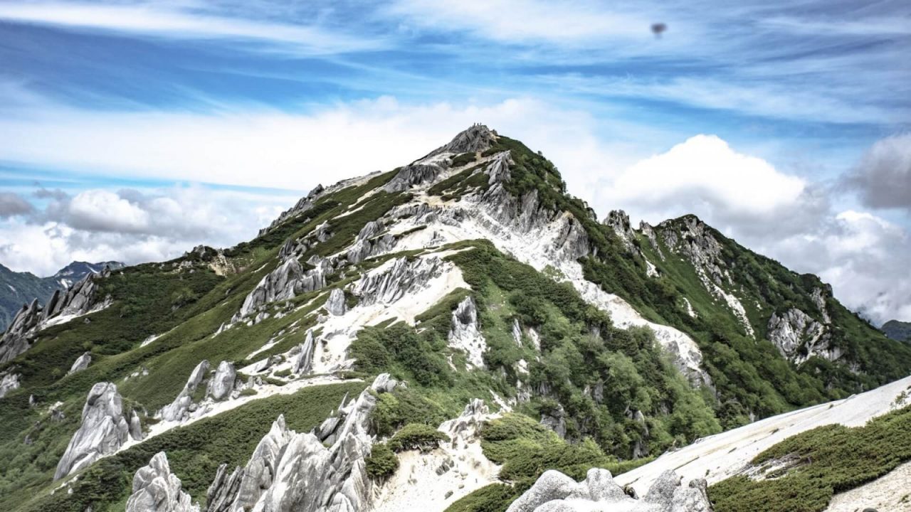 Hike Japan's North Alps Mountain Trails - SNOW MONKEY RESORTS