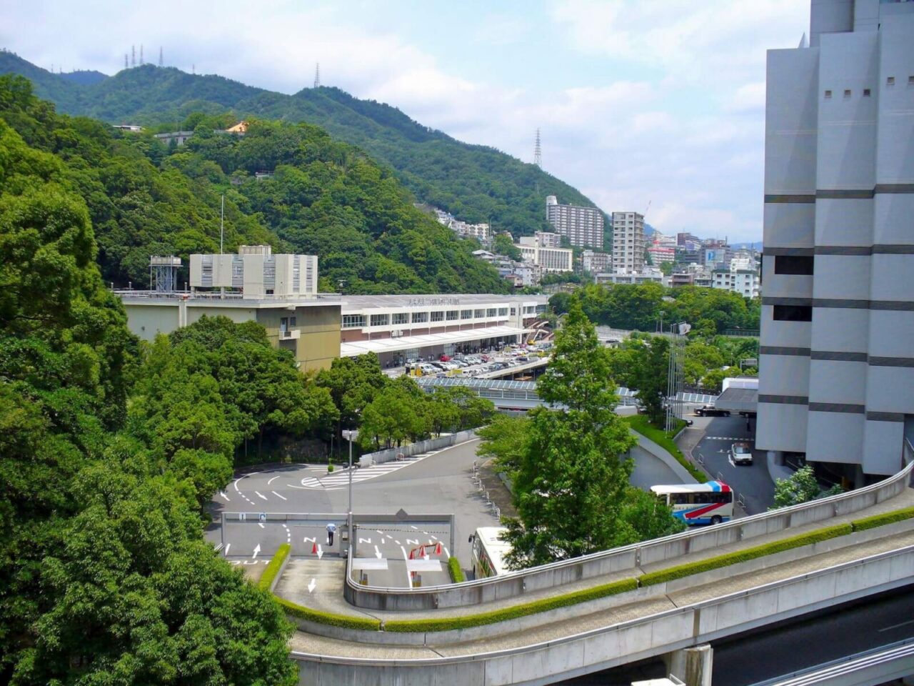 Shin-Kobe Station - SNOW MONKEY RESORTS