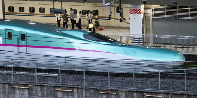 Tohoku Shinkansen (Tokyo-Sendai-Morioka-Shin-Aomori) inc. Yamagata ...