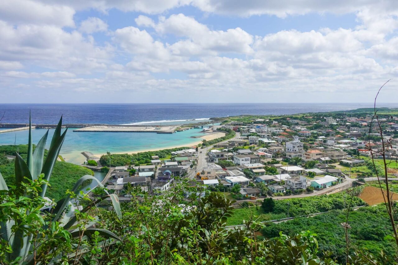 Okinawa: Yonaguni Island - SNOW MONKEY RESORTS