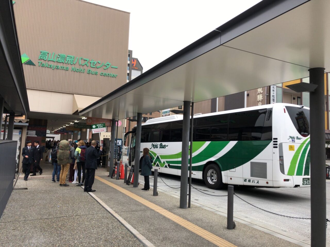Express Bus From Takayama to Shirakawa-go / Kanazawa - SNOW MONKEY RESORTS