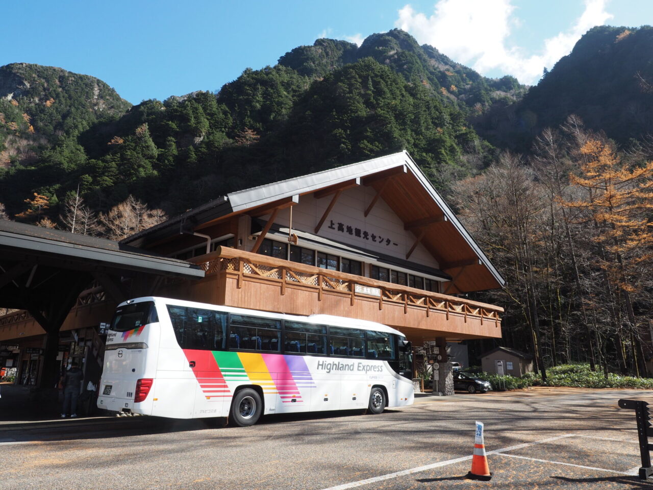 Local Bus From Takayama to Hirayu Onsen / Kamikochi - SNOW MONKEY RESORTS