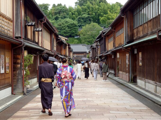 Day Tour in Kanazawa: Glamor of the Geisha, a Daimyo’s Villa and a ...