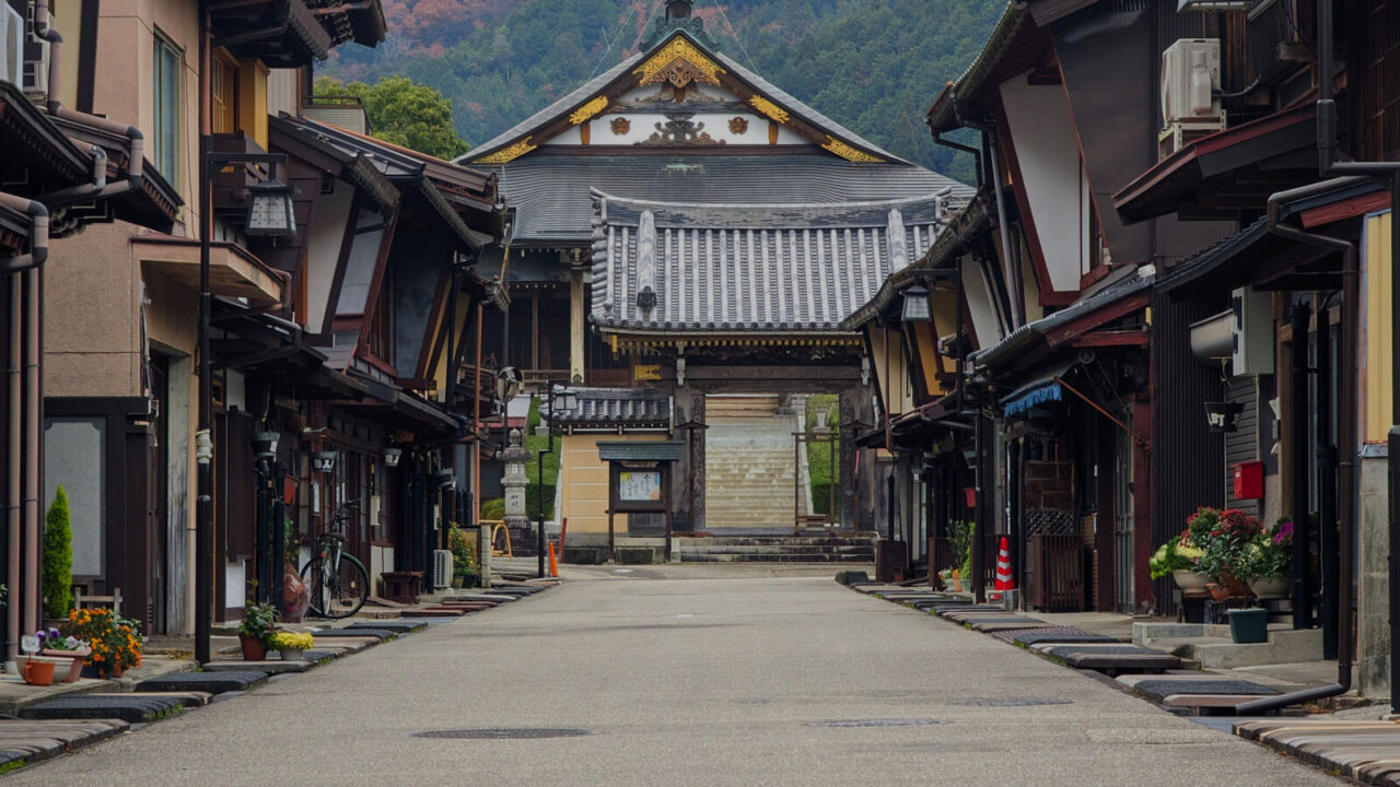 Gujo Hachiman - SNOW MONKEY RESORTS
