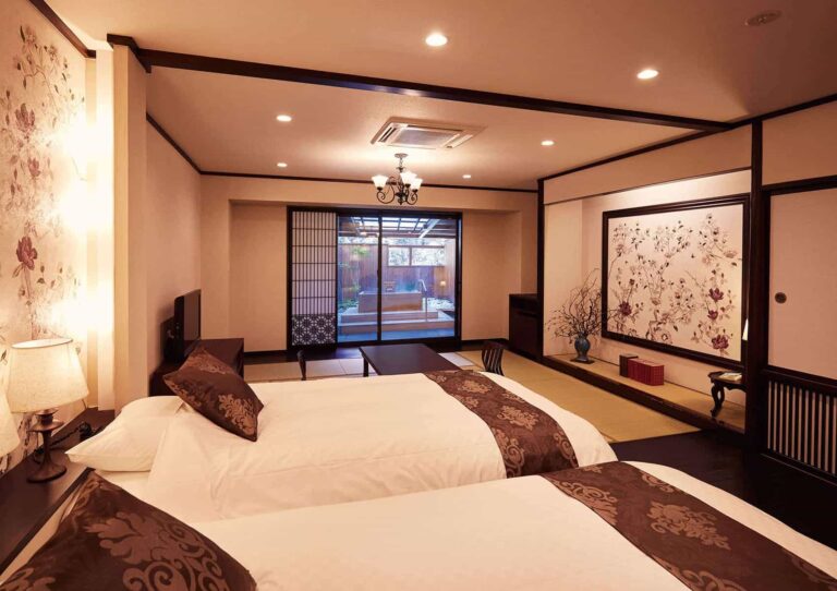 Tateshina Shinyu Onsen - SNOW MONKEY RESORTS