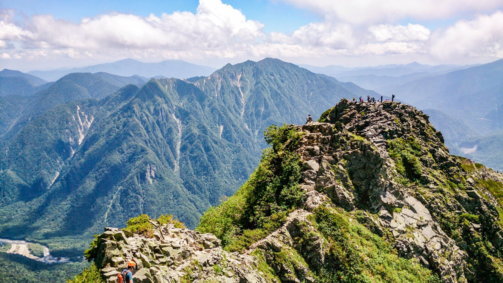 Shinhotaka Ropeway - A Journey Beyond the Clouds - SNOW MONKEY RESORTS
