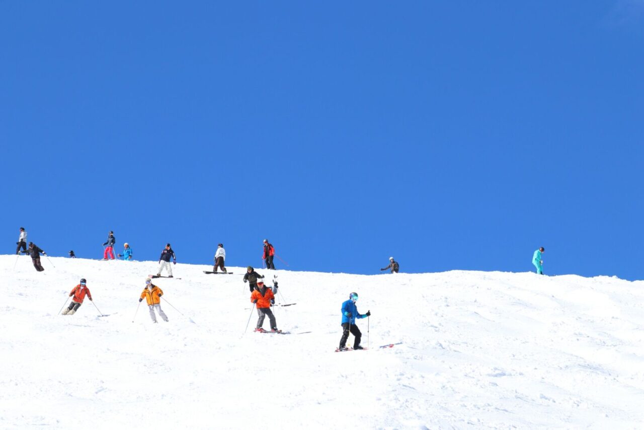 Hakuba: Iwatake Snow Field - SNOW MONKEY RESORTS