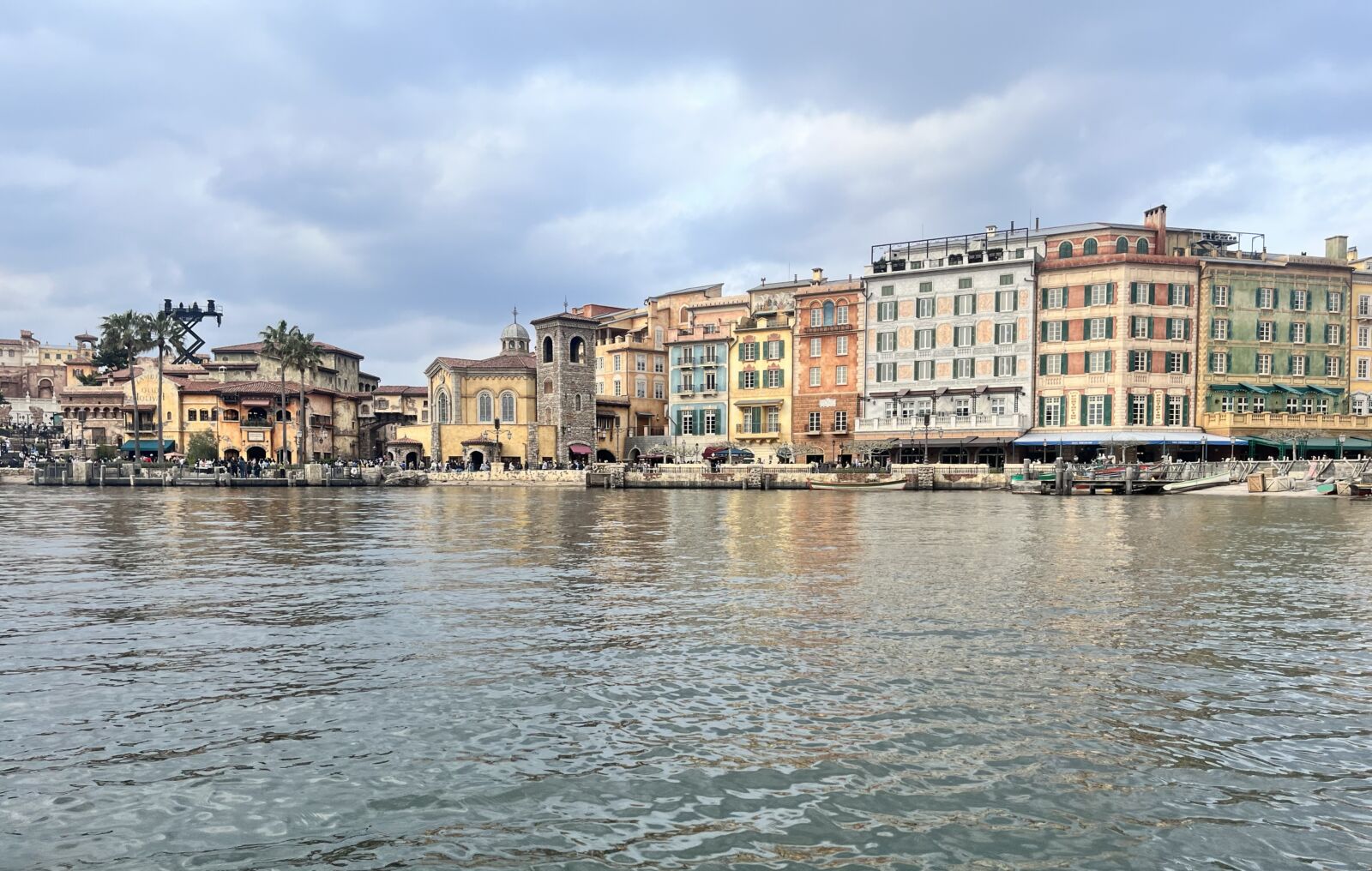 Tokyo Disneyland and Disneysea - SNOW MONKEY RESORTS