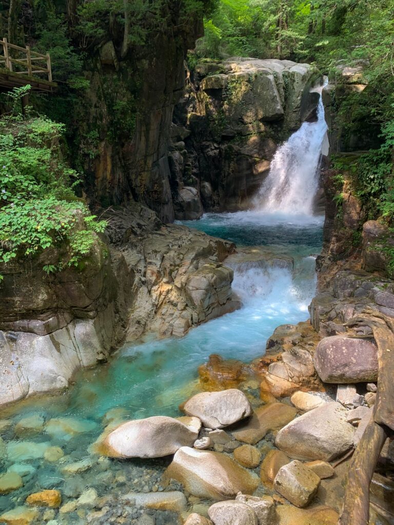 付知峽：岐阜縣的碧水瀑布秋色祕境 - SNOW MONKEY RESORTS