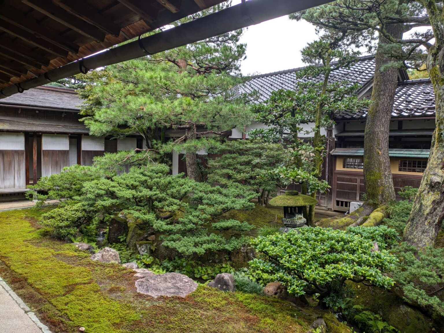 Day Tour in Kanazawa: Glamor of the Geisha, a Daimyo’s Villa and a ...