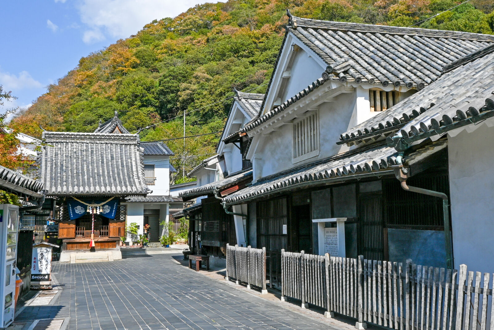 Takehara Townscape Conservation Area – Snow Monkey Resorts